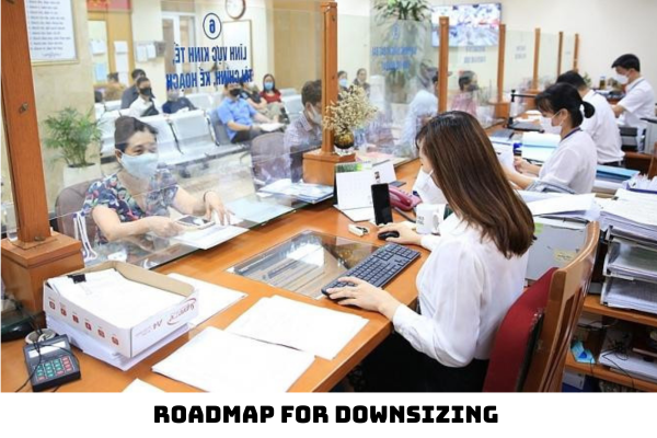 What is the roadmap for downsizing applicable to public employees in Hanoi during 2024 - 2026?